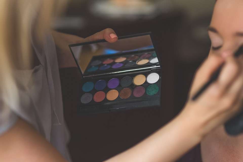 Which Make Up? The Difference Between Mass Market & High-End Brands ...